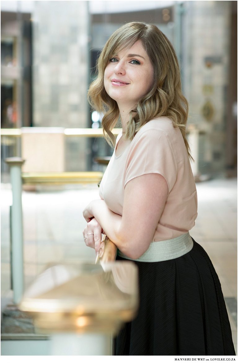 How to Make a Dinosaur Cake Stand | Le Famished Cat